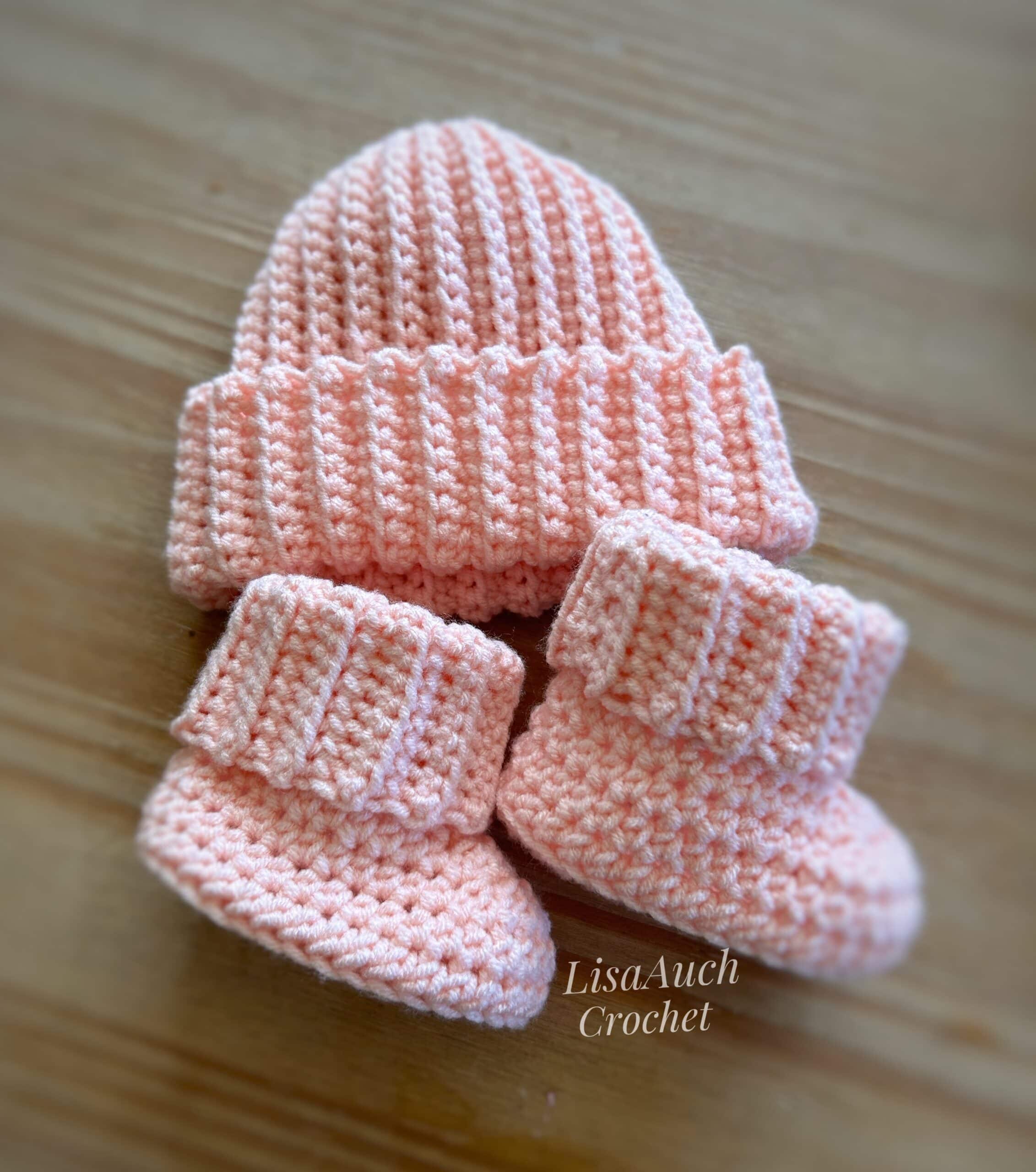 Easy & FREE Crochet Baby Booties Pattern for Newborns with Ribbed Cuff ...